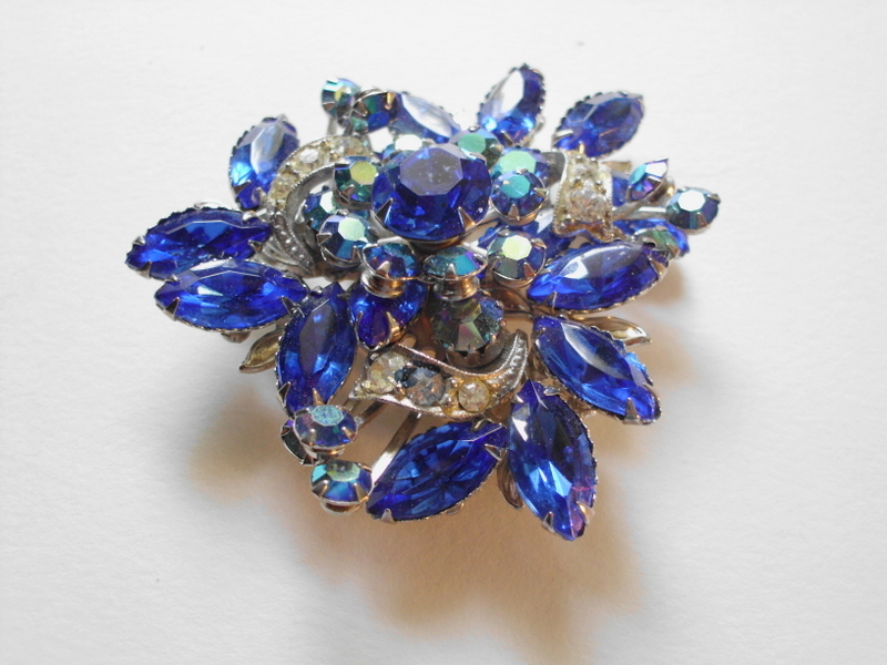 Vintage Blue Rhinestone Brooch on Luulla